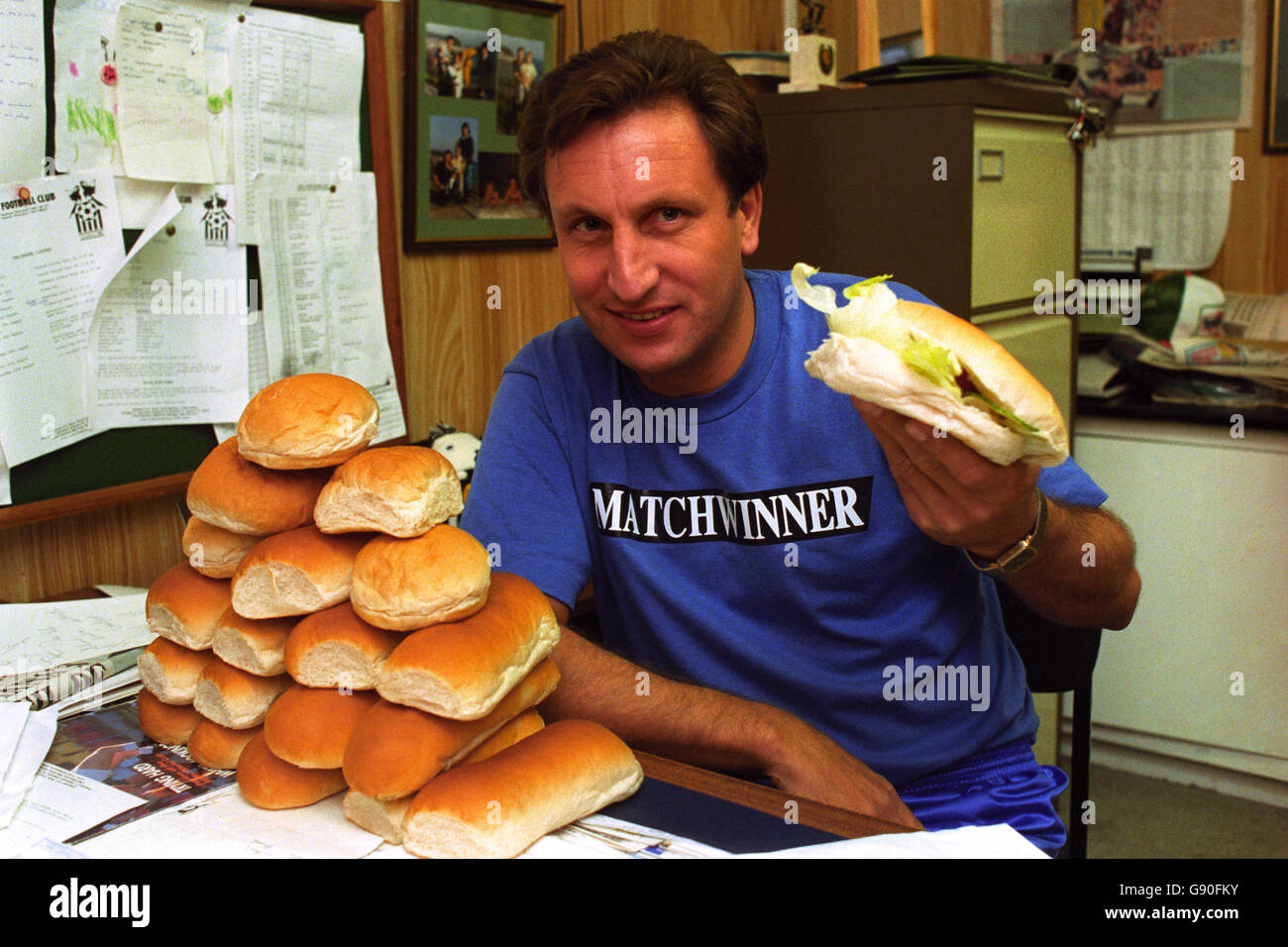 Notts County manager Neil Warnock enjoys some sandwiches Stock Photo ...