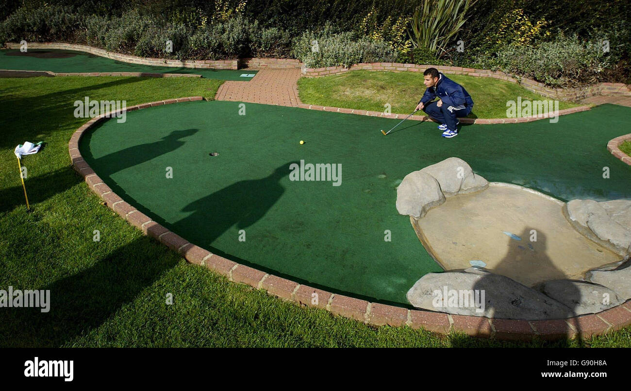 Jon Angel, British Mini Golf Champion lines up a putt in the World ...