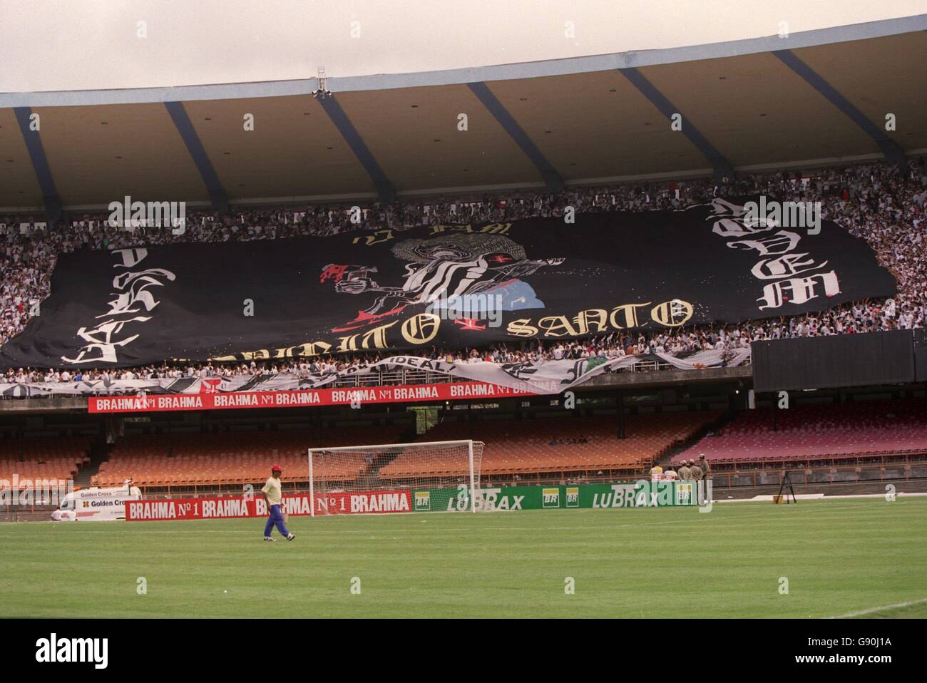 Vasco de gama fans with flag hi-res stock photography and images - Alamy