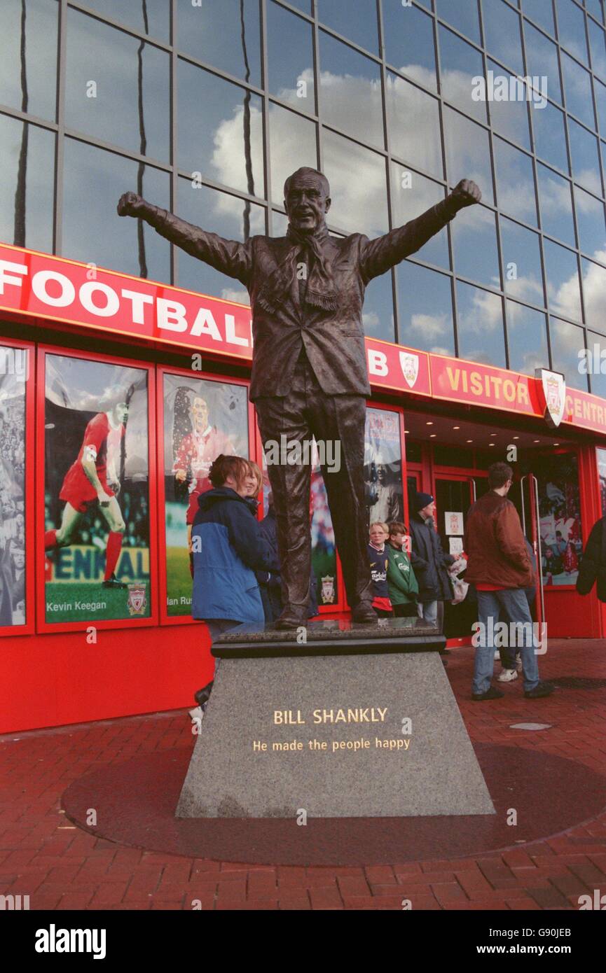Soccer - Bill Shankly Memorial - Anfield, Liverpool Stock Photo - Alamy
