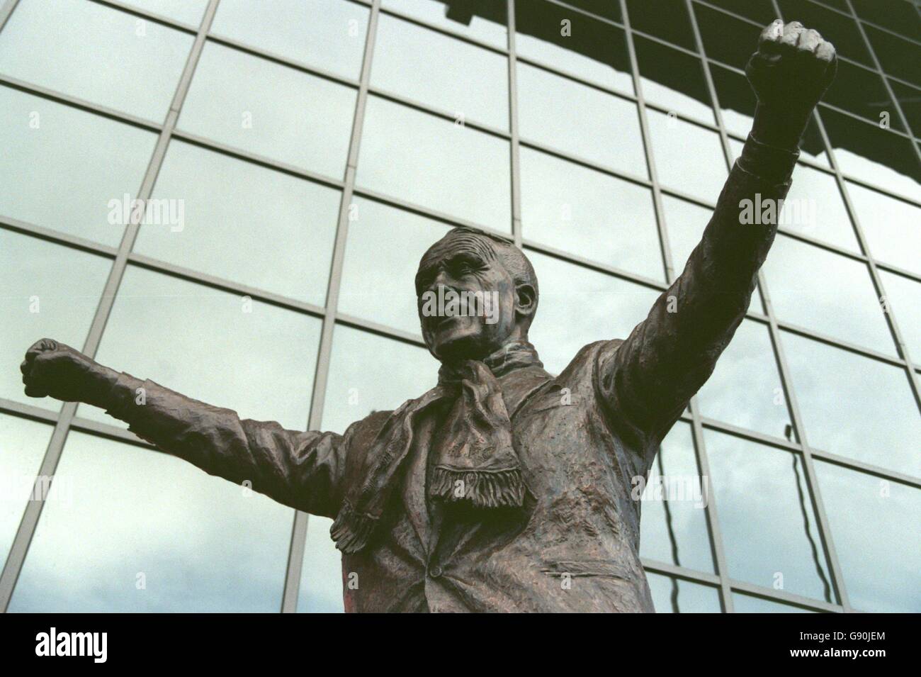 Soccer bill shankly memorial anfield hi-res stock photography and ...