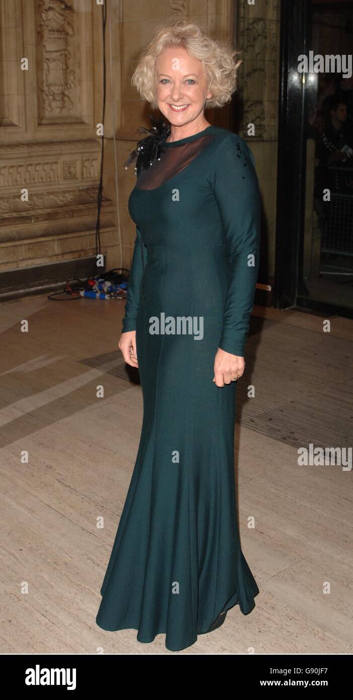 Susie blake arrives for the national television awards 2005 nta hi-res ...