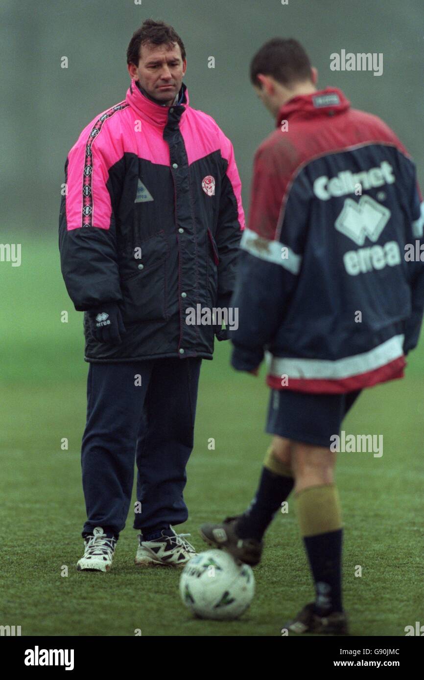 Bryan robson middlesbrough hi-res stock photography and images - Alamy