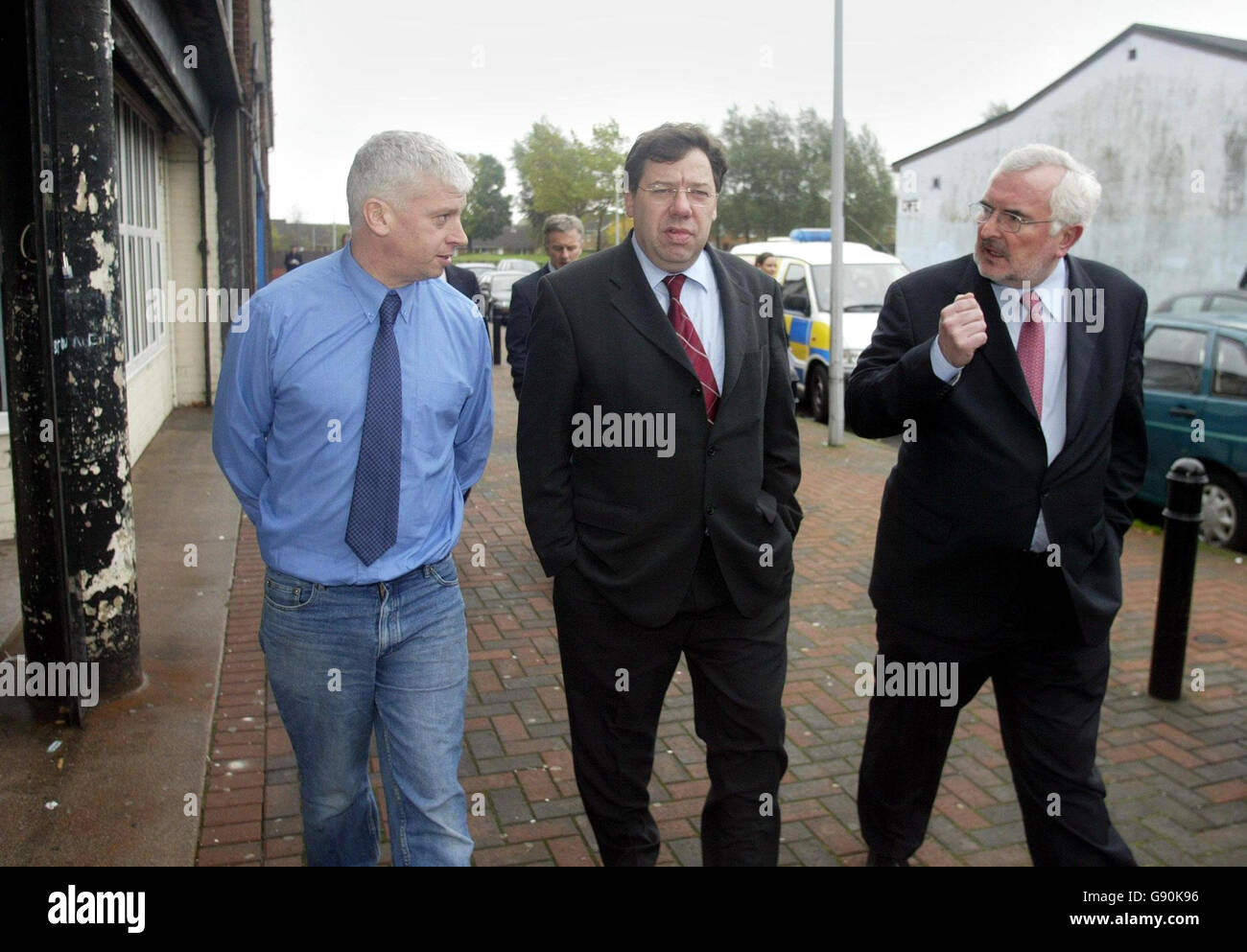 During walkabout in the loyalist taughmonagh estate in south belfast hi ...