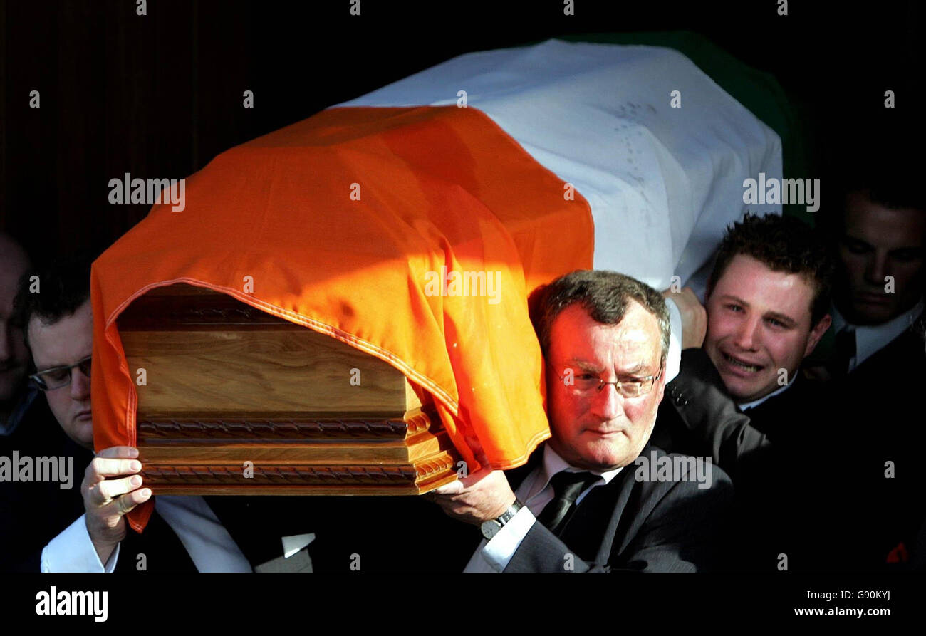 The coffin of controversial former Fianna Fail TD Liam Lawlor are ...