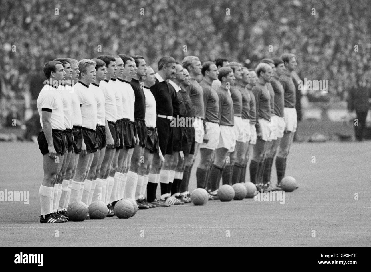 The two teams line up before the match: (l-r) West Germany's Horst ...
