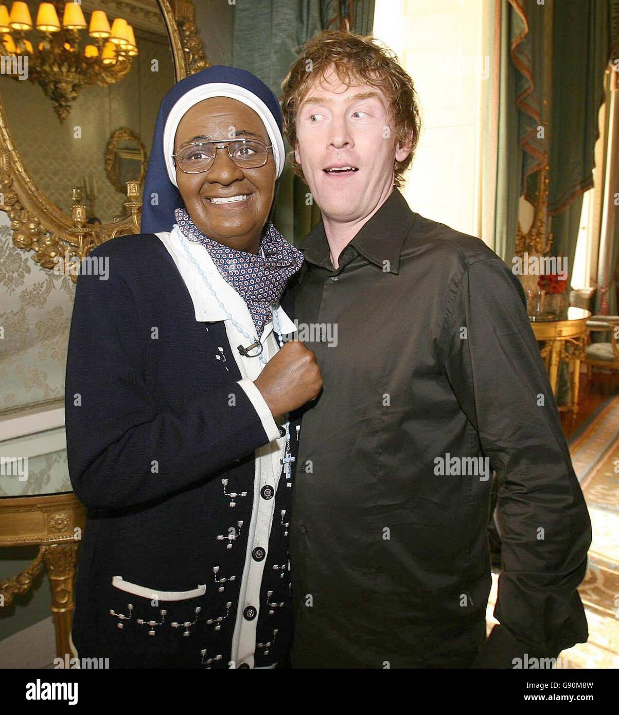 Showbiz mumba hi-res stock photography and images - Alamy