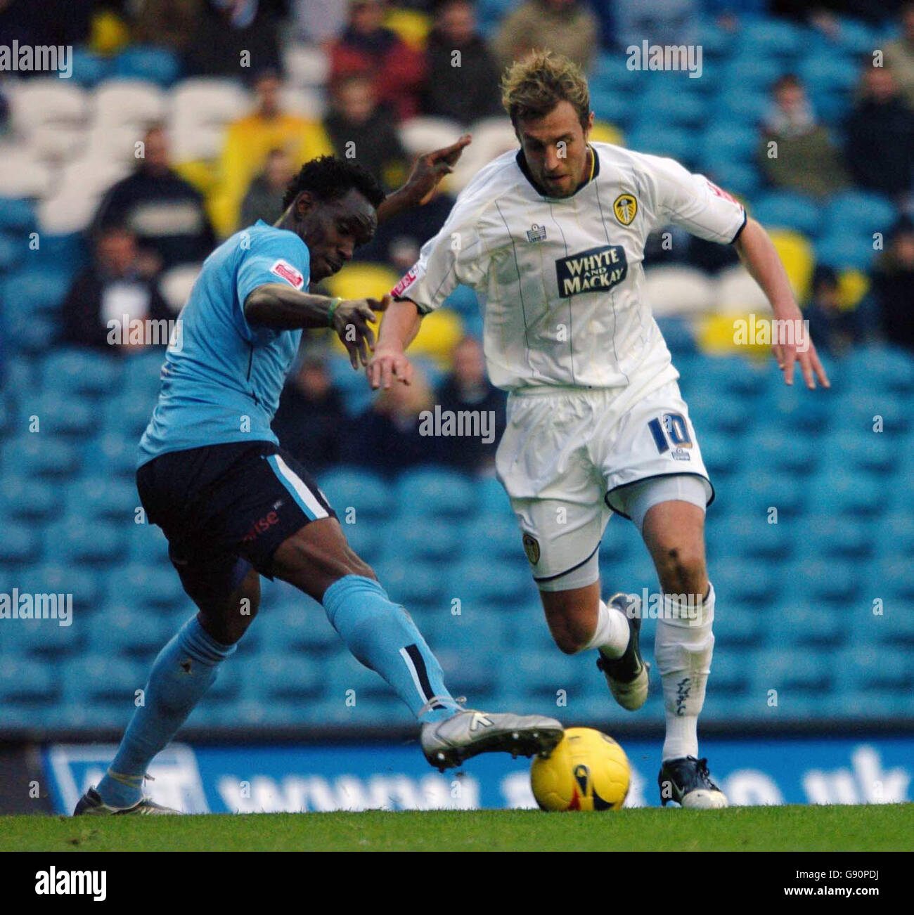 Leeds United's Rob Hulse (R) battles with Preston's Claude Davis during ...