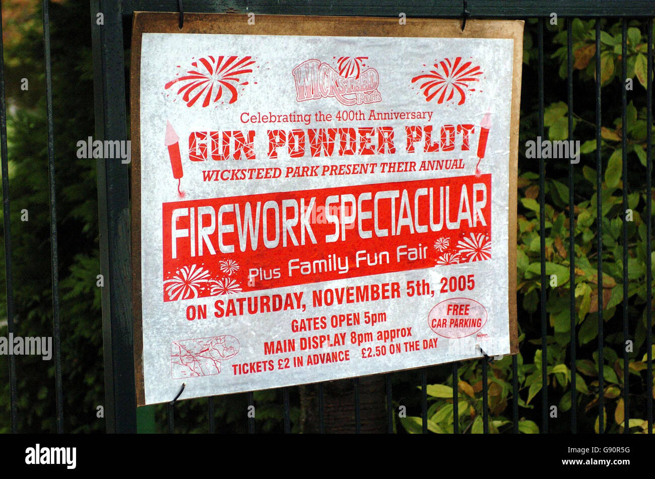 Crowd accident scene hi-res stock photography and images - Alamy