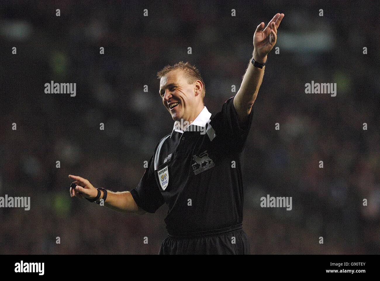 Graham poll premier league referee hi-res stock photography and images ...