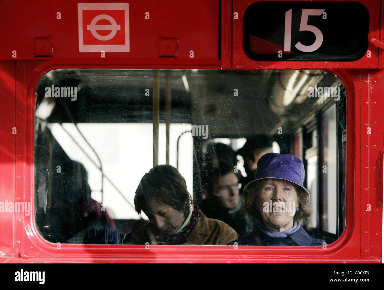 London number 14 bus hi-res stock photography and images - Alamy