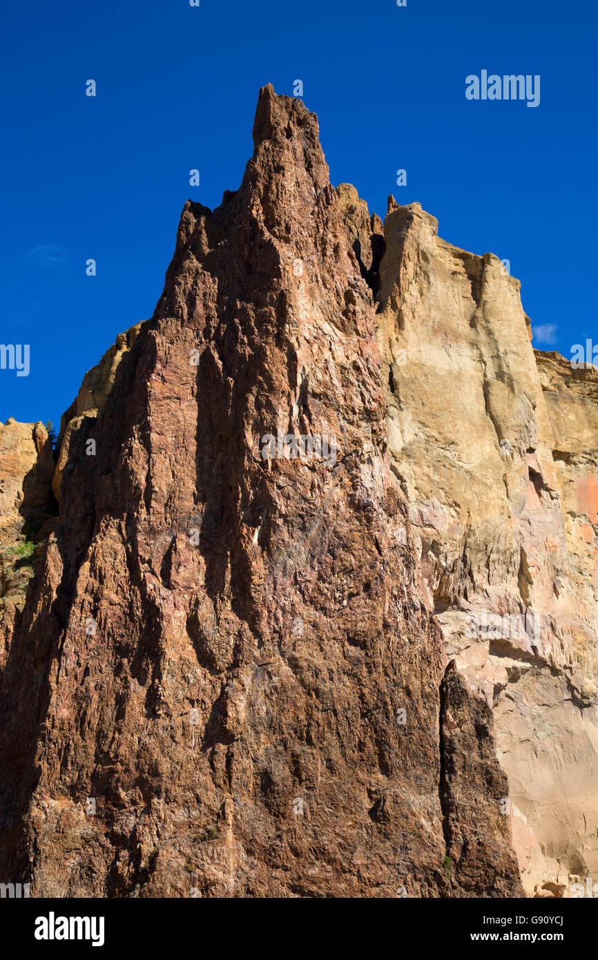 Cliffs at Smith Rocks, Smith Rock State Park, Oregon Stock Photo - Alamy