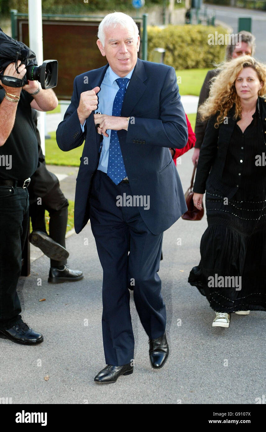 Arrives inquest into death bournemouth coroners court hi-res stock ...