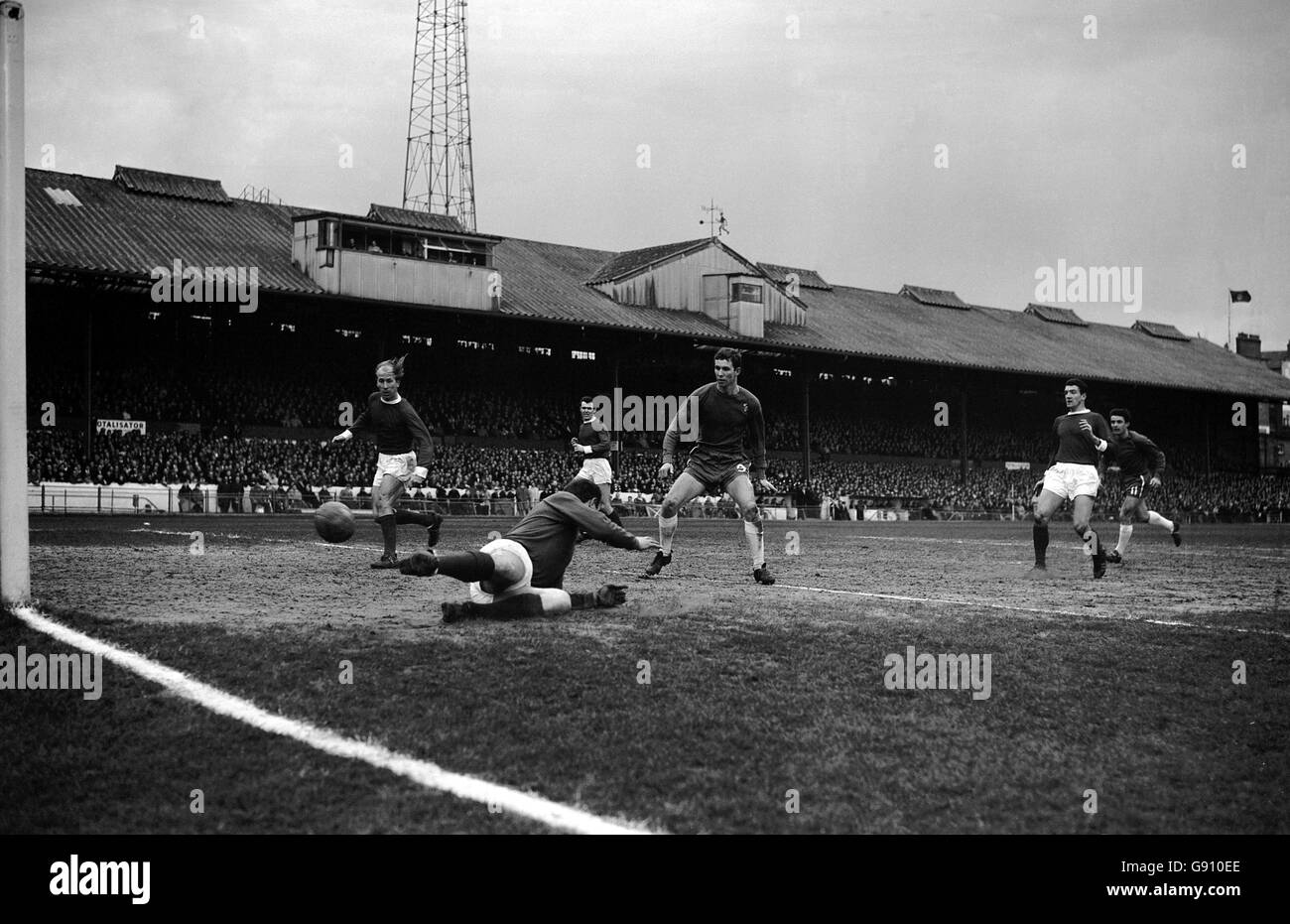 Manchester United keeper Gregg spralws and misses the ball, but the ...