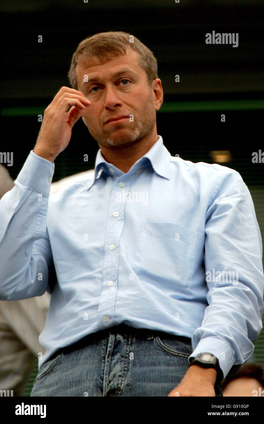 Roman abramovich chelsea arsenal hi-res stock photography and images ...
