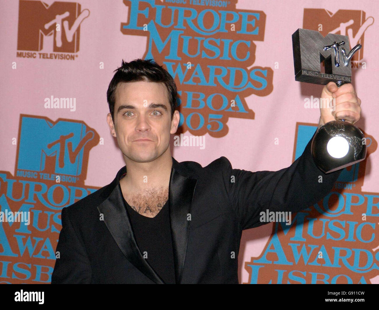 Robbie williams backstage mtv europe awards hi-res stock photography ...