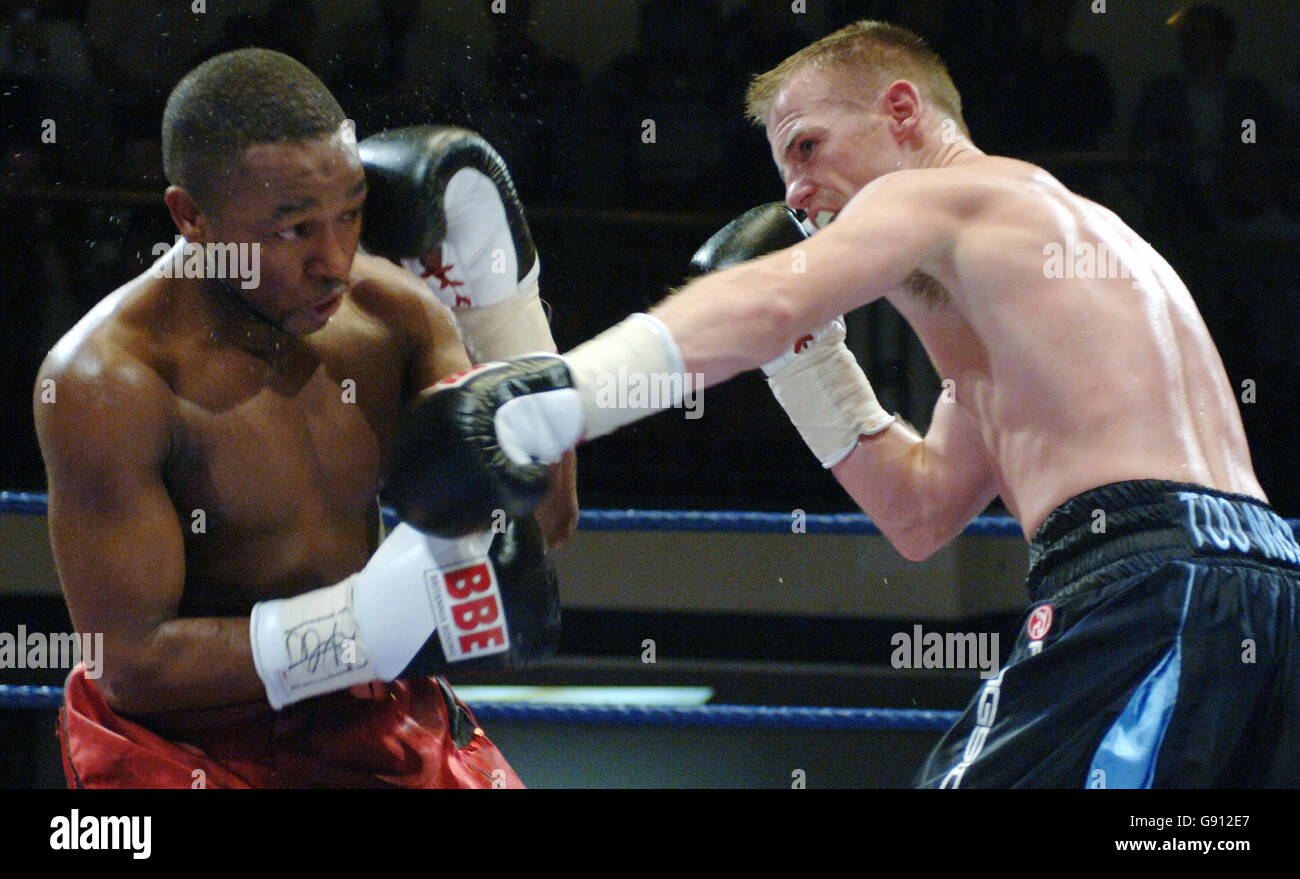 Martin Power (R) hits out at Ian Napa during the British bantamweight ...