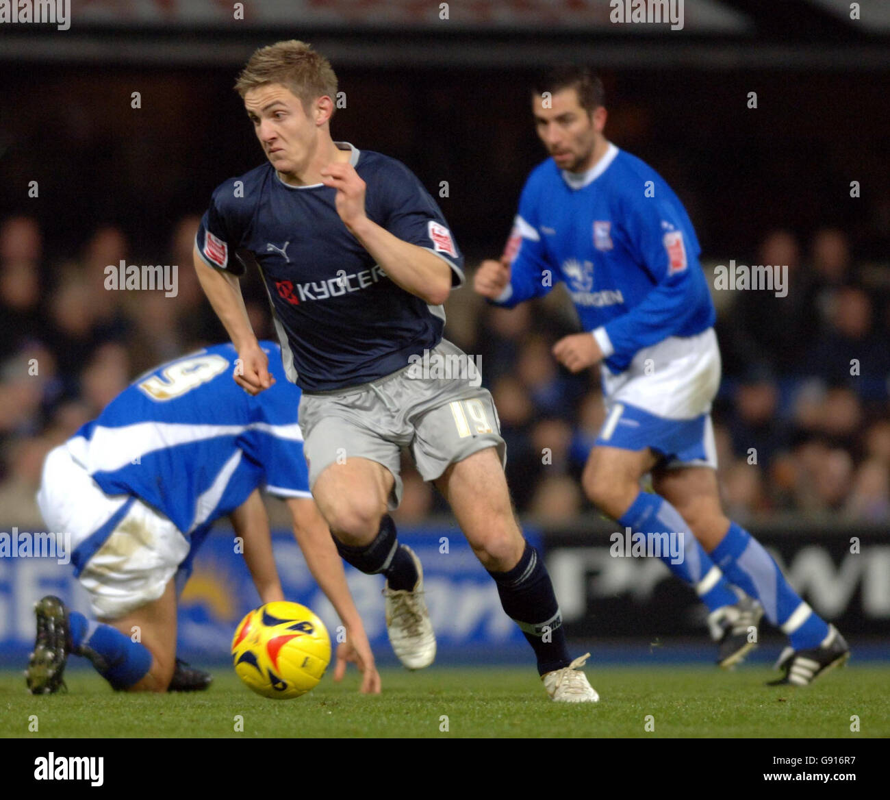 Reading's Kevin Doyle runs at the Ipswich defence during the Coca-Cola ...