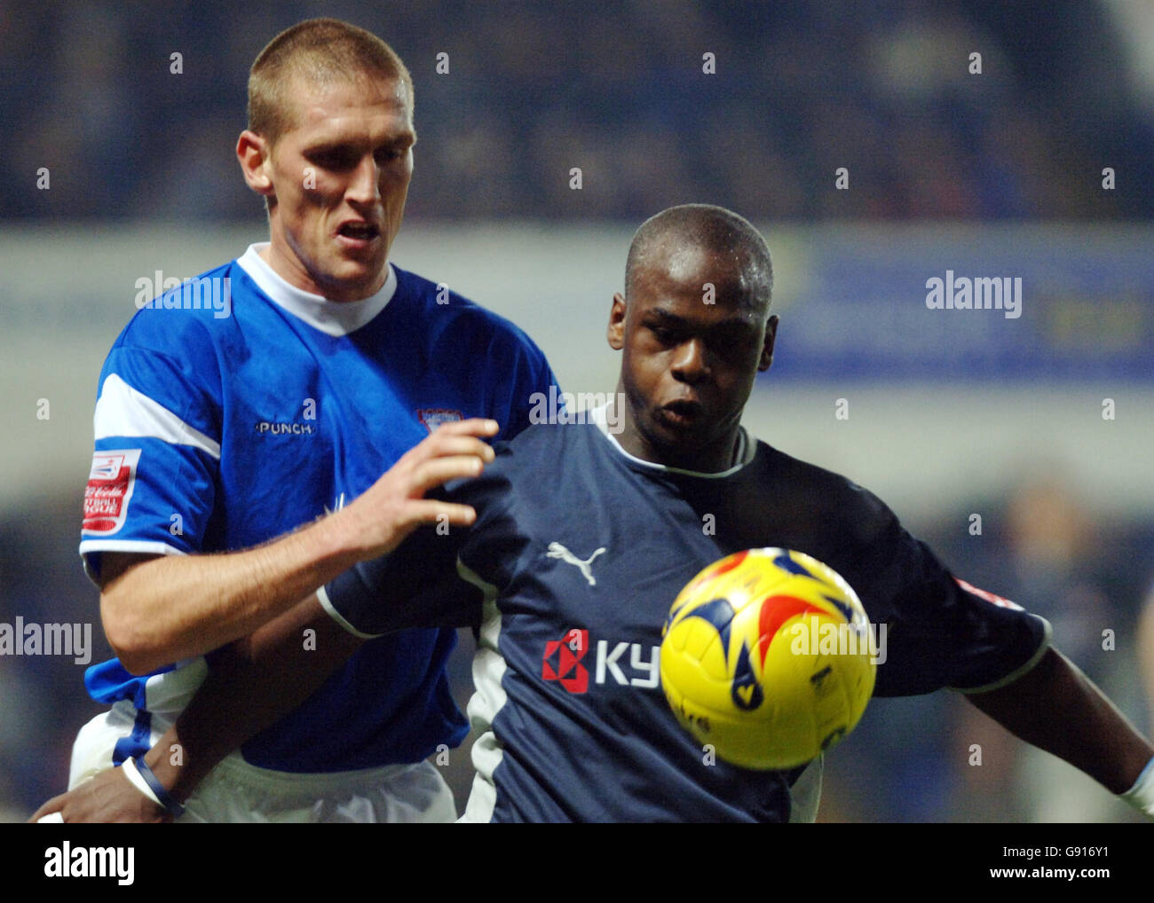 Ipswich Town's Jason De Vos (L) challenges Reading's Leroy Lita during ...