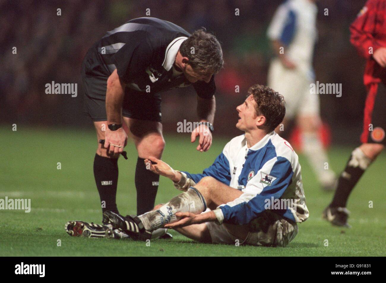 Gerald ashby premier league referee hi-res stock photography and images ...