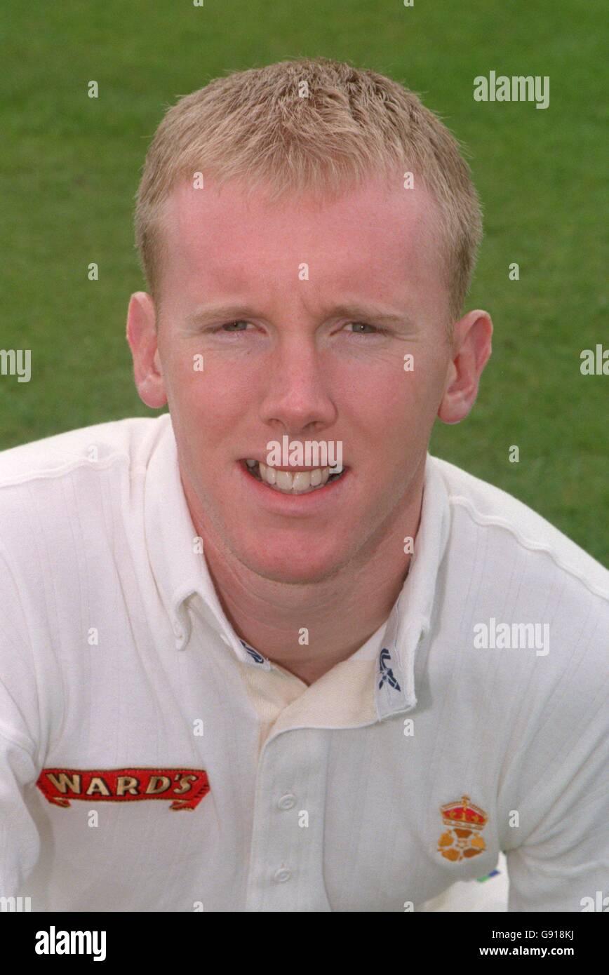 Cricket derbyshire photocall kevin dean hi-res stock photography and ...