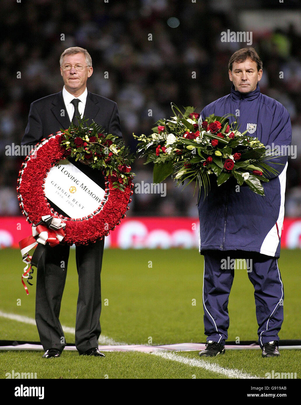 Manchester United manager Alex Ferguson (L) and West Bromwich Albion ...