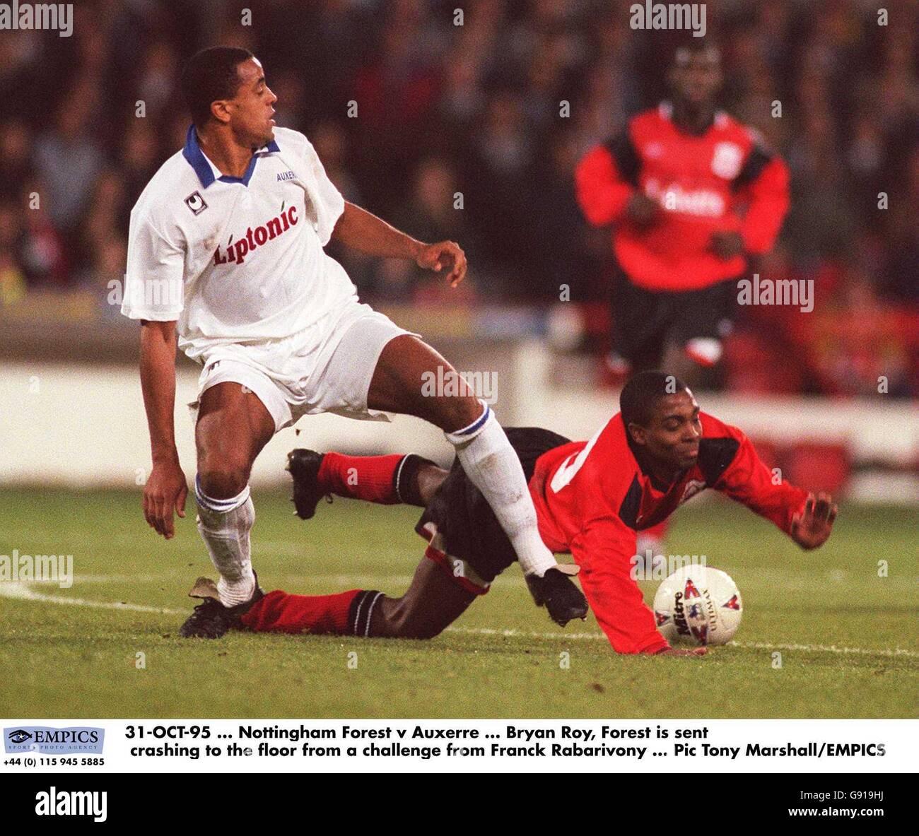 31 oct 95 nottingham forest v auxerre bryan roy hi-res stock ...