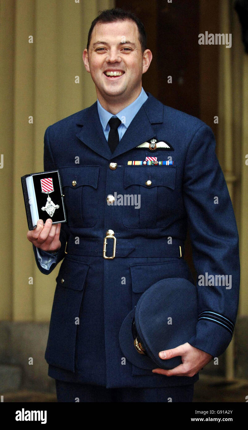 Flight lieutenant richard whipp hi-res stock photography and images - Alamy