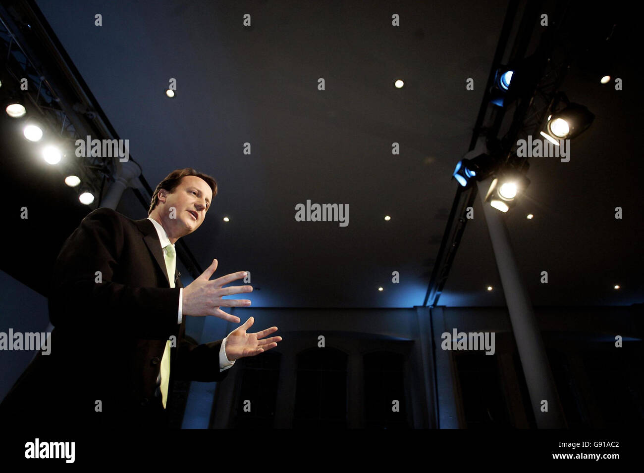 New conservative leader david cameron delivers his victory speech hi ...