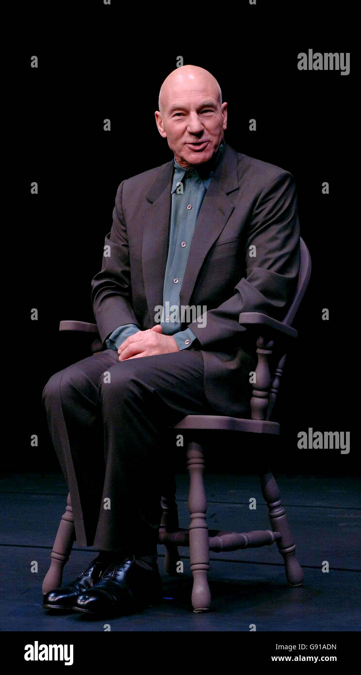 Christmas carol dickens hi-res stock photography and images - Alamy