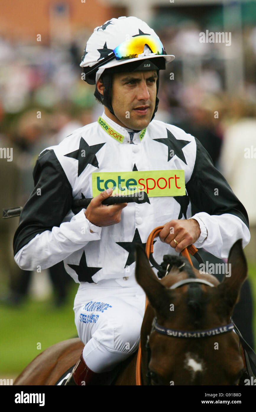 Newmarket rowley mile racecourse hi-res stock photography and images ...