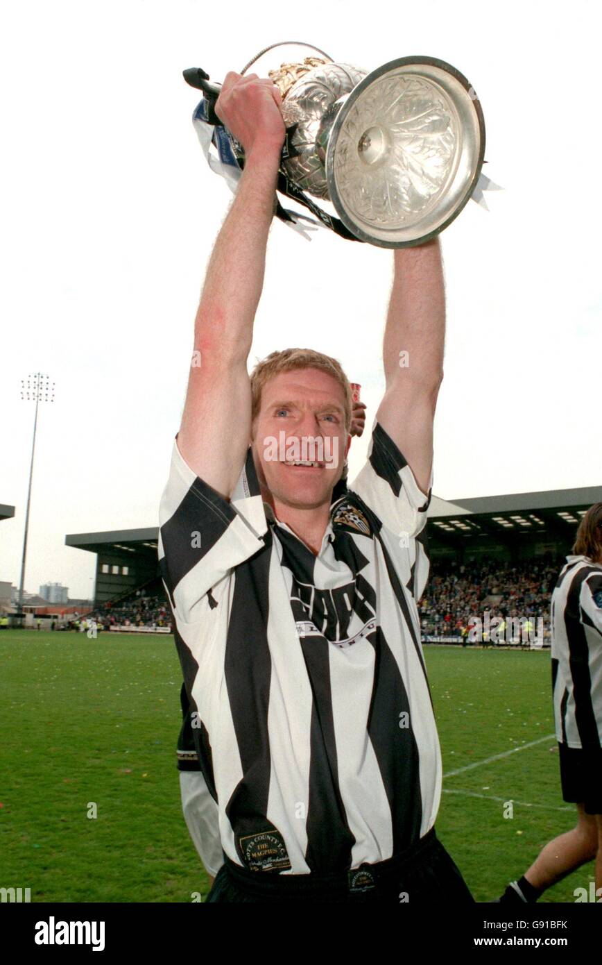 English third division hi-res stock photography and images - Alamy