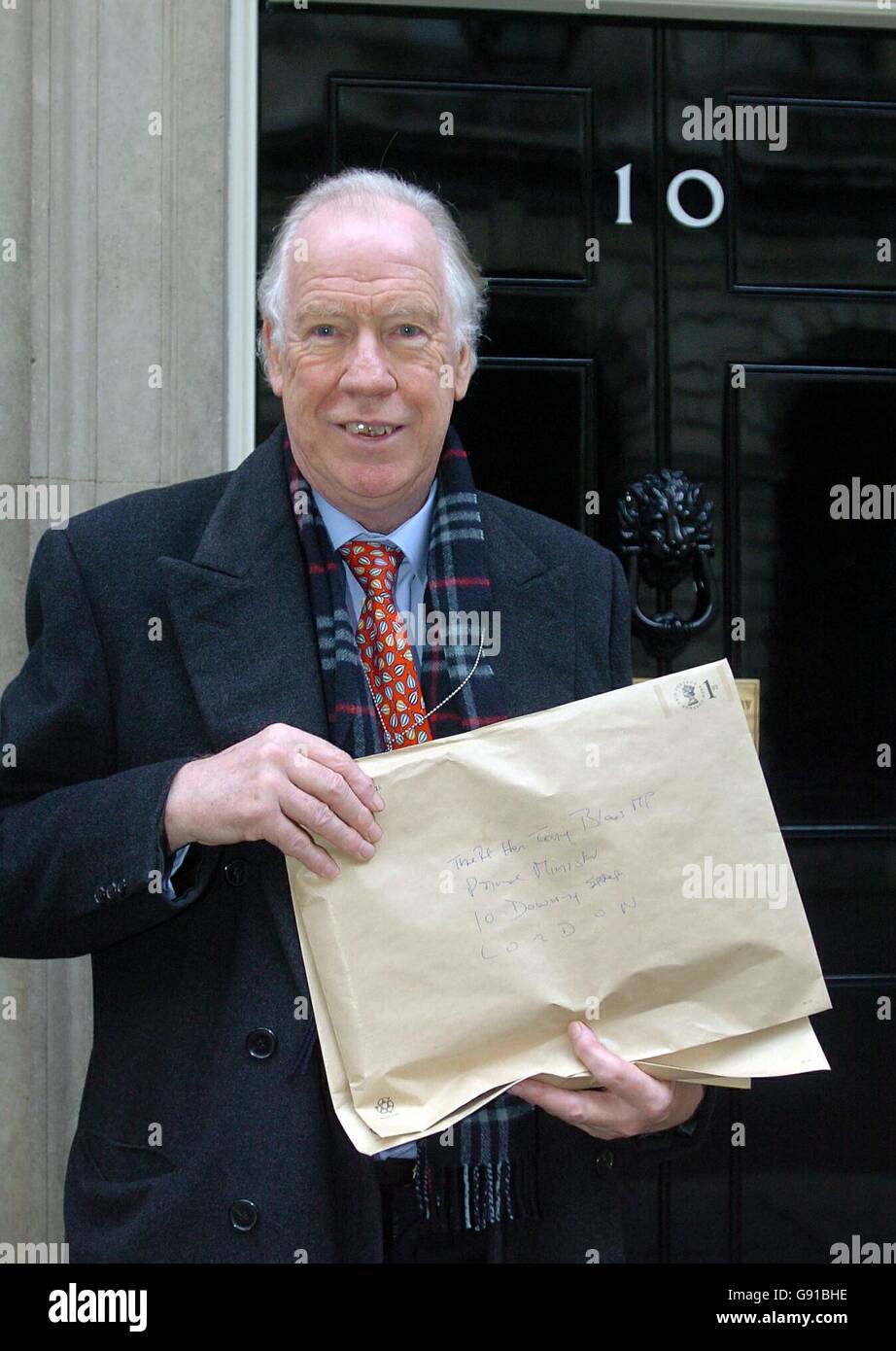 Sir Stuart Bell MP arriving at 10 Downing Street to hand in results of ...