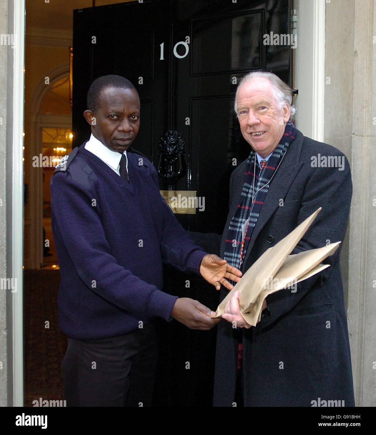 Sir Stuart Bell MP arriving at 10 Downing Street to hand in results of ...