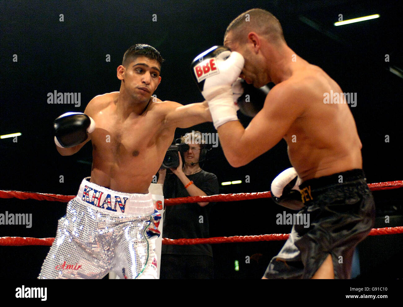 Amir Khan (L) in action against Daniel Thorpe during the light ...
