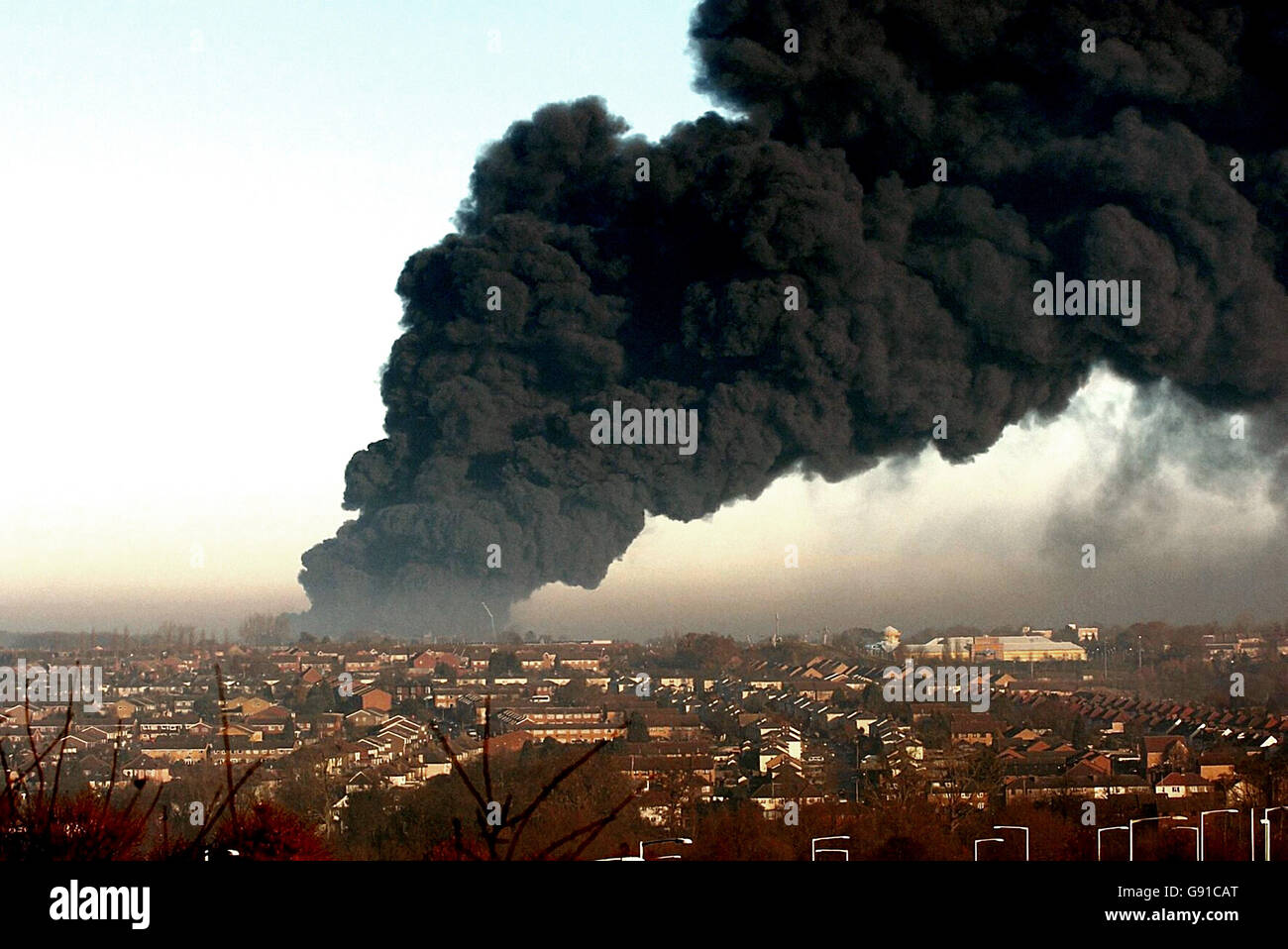 Buncefield Oil Terminal Blast Stock Photo: 108825776 - Alamy