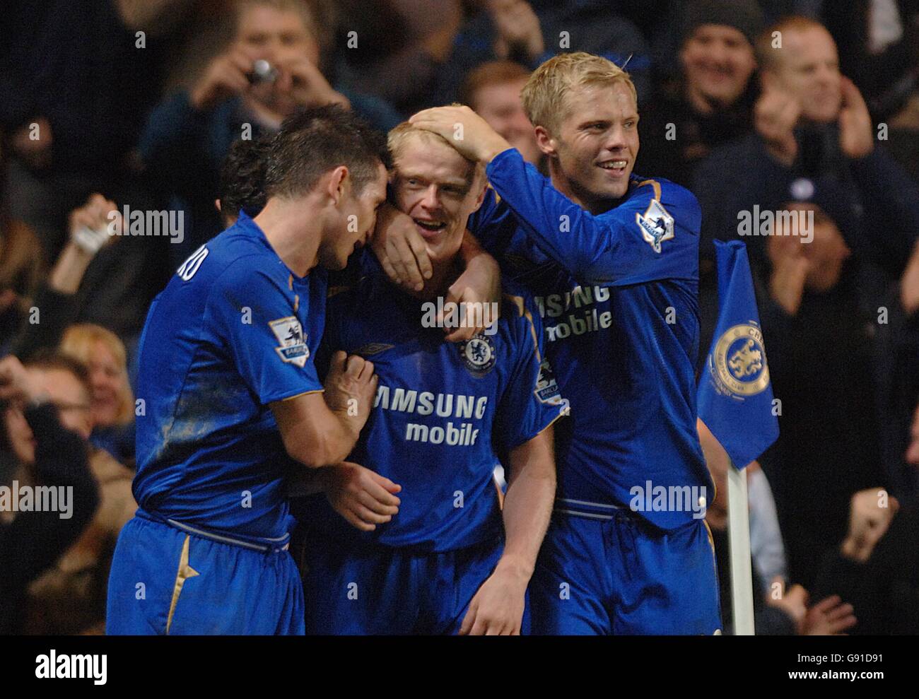 Chelsea's Damien Duff celebrates scoring the 3rd goal of the game Stock ...