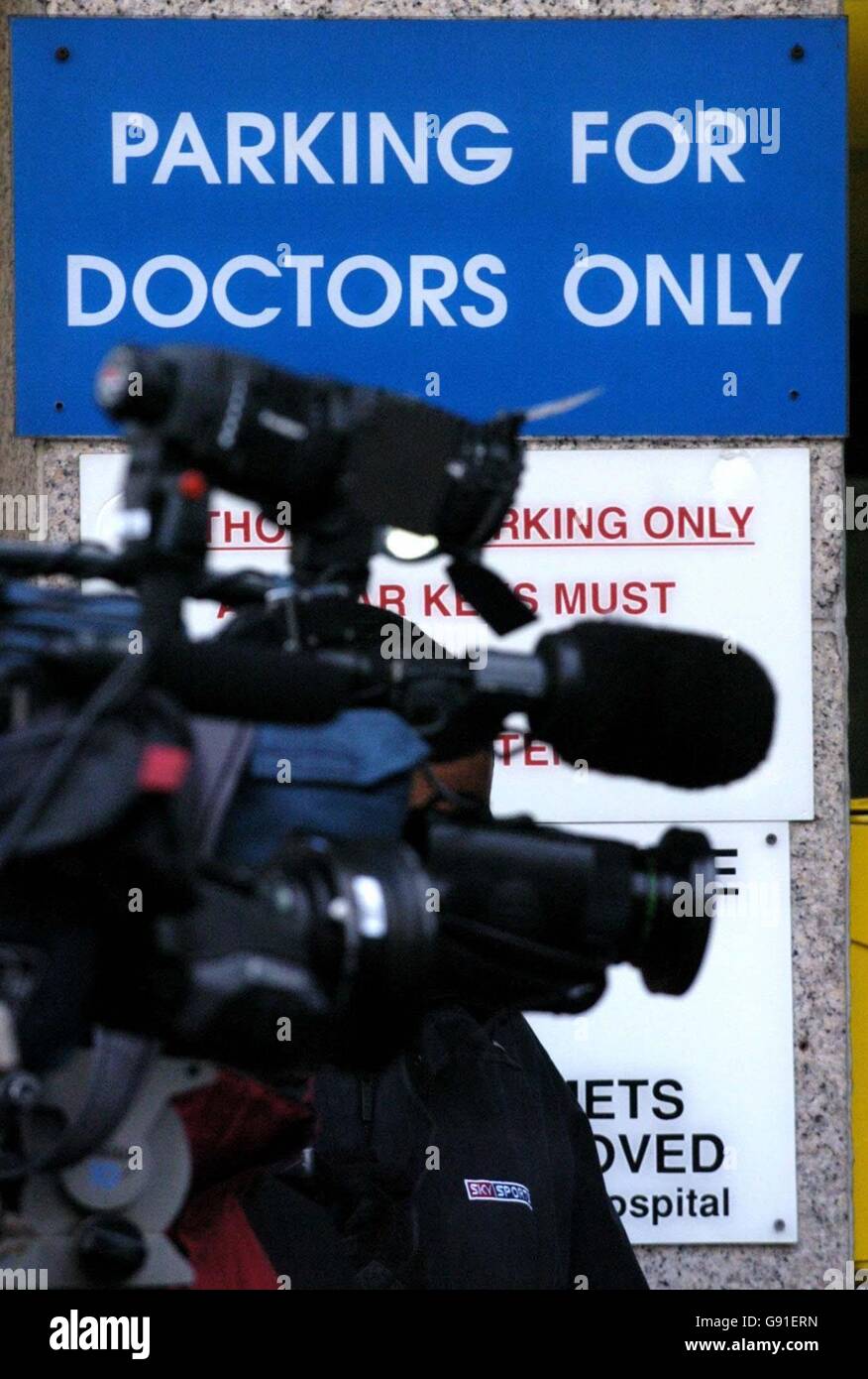 George Best - Cromwell Hospital Stock Photo - Alamy