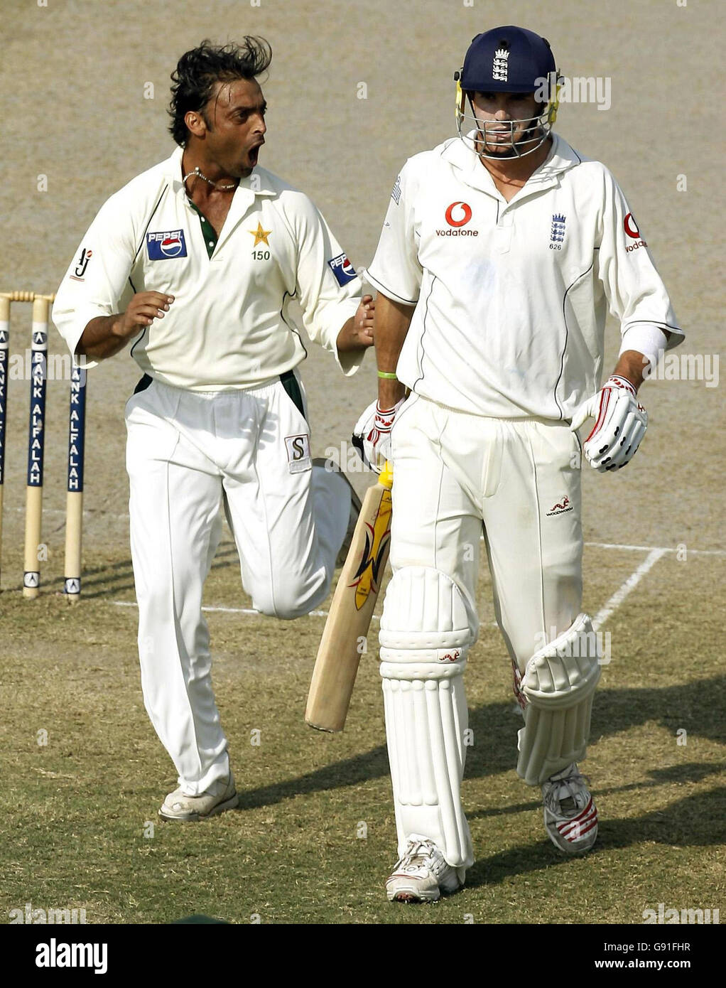 Pakistan's Shoaib Akhtar (L) celebrates after dismissing England's ...