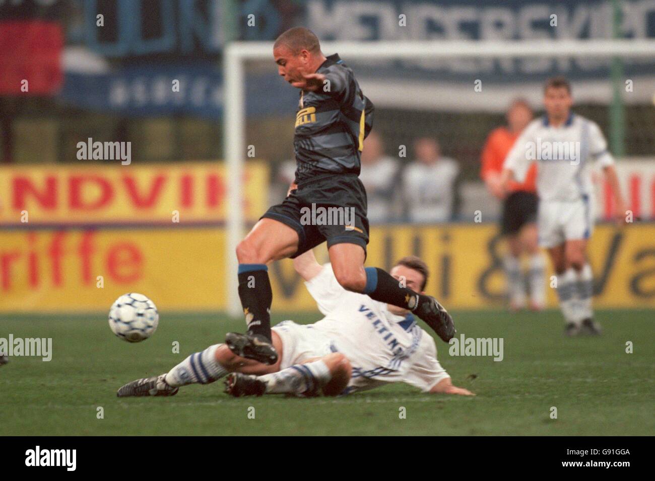 Soccer - UEFA Cup Quarter Final First Leg - Inter Milan v Schalke 04 ...
