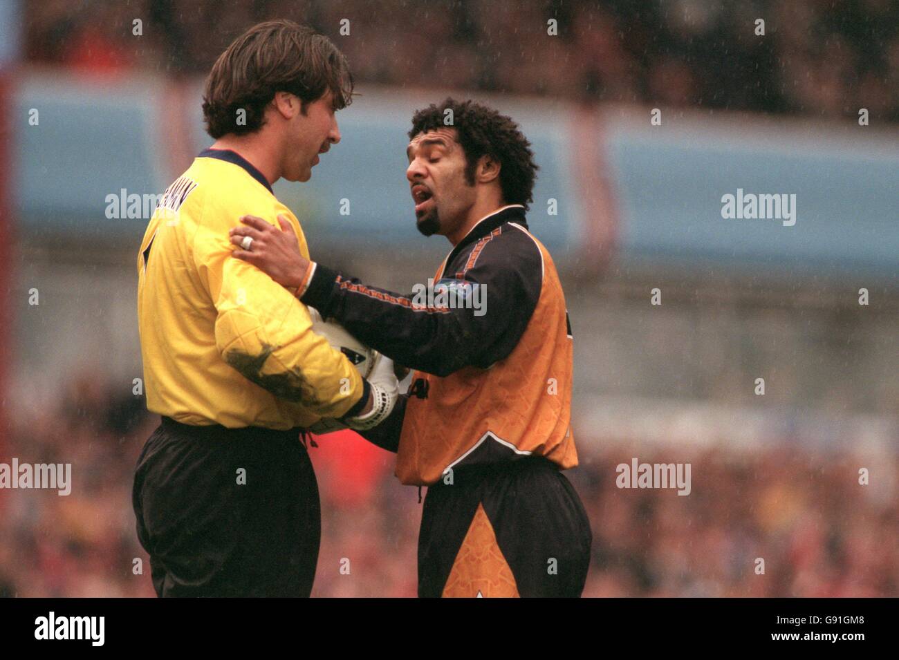 Arsenal goalkeeper David Seaman (left) shakes hands with Wolverhampton ... Arsenal goalkeeper David Seaman (left) shakes hands with Wolverhampton ...
