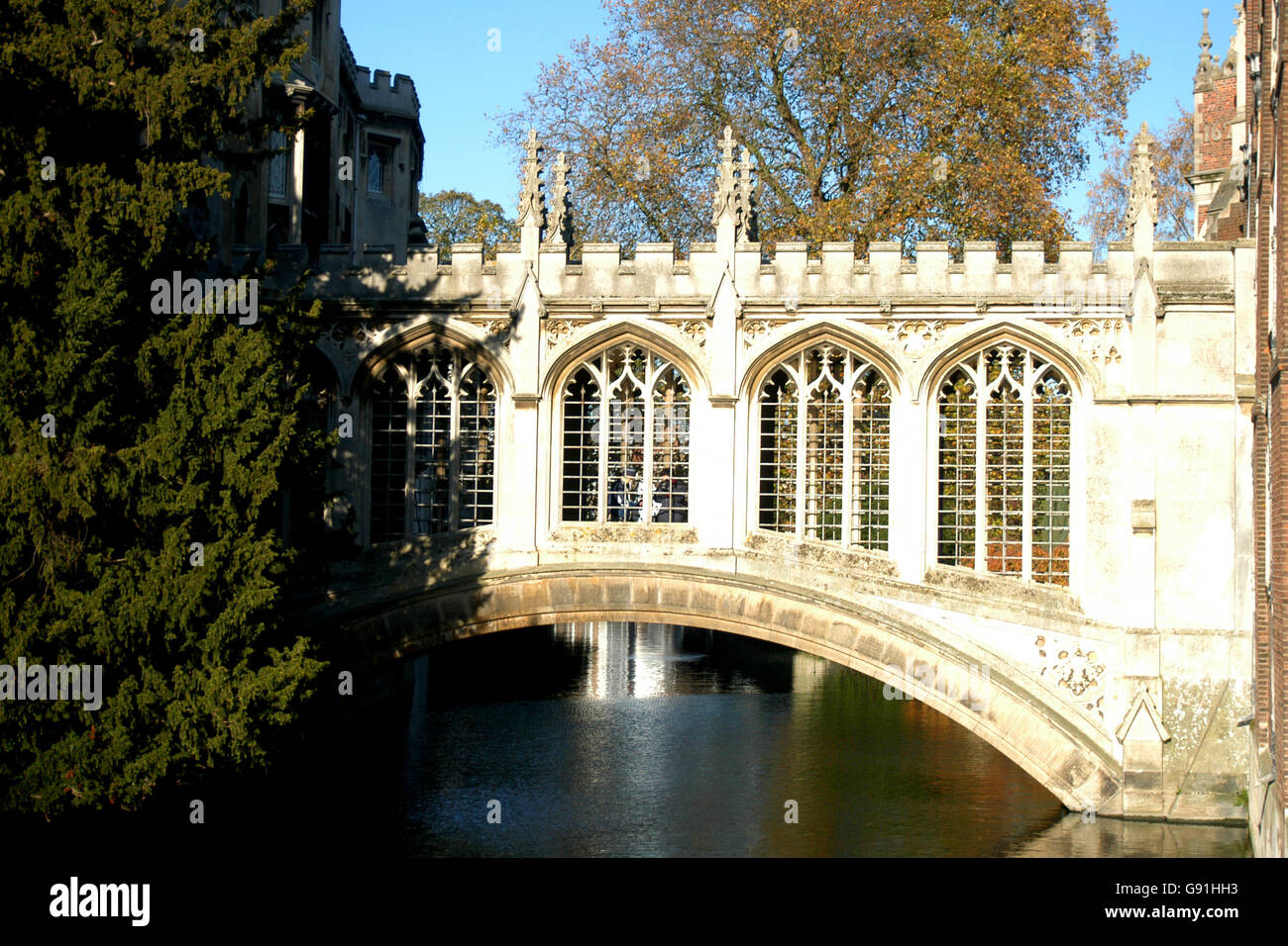 The stone bridge over the river Cam at Trinity Hall, Cambridge ...