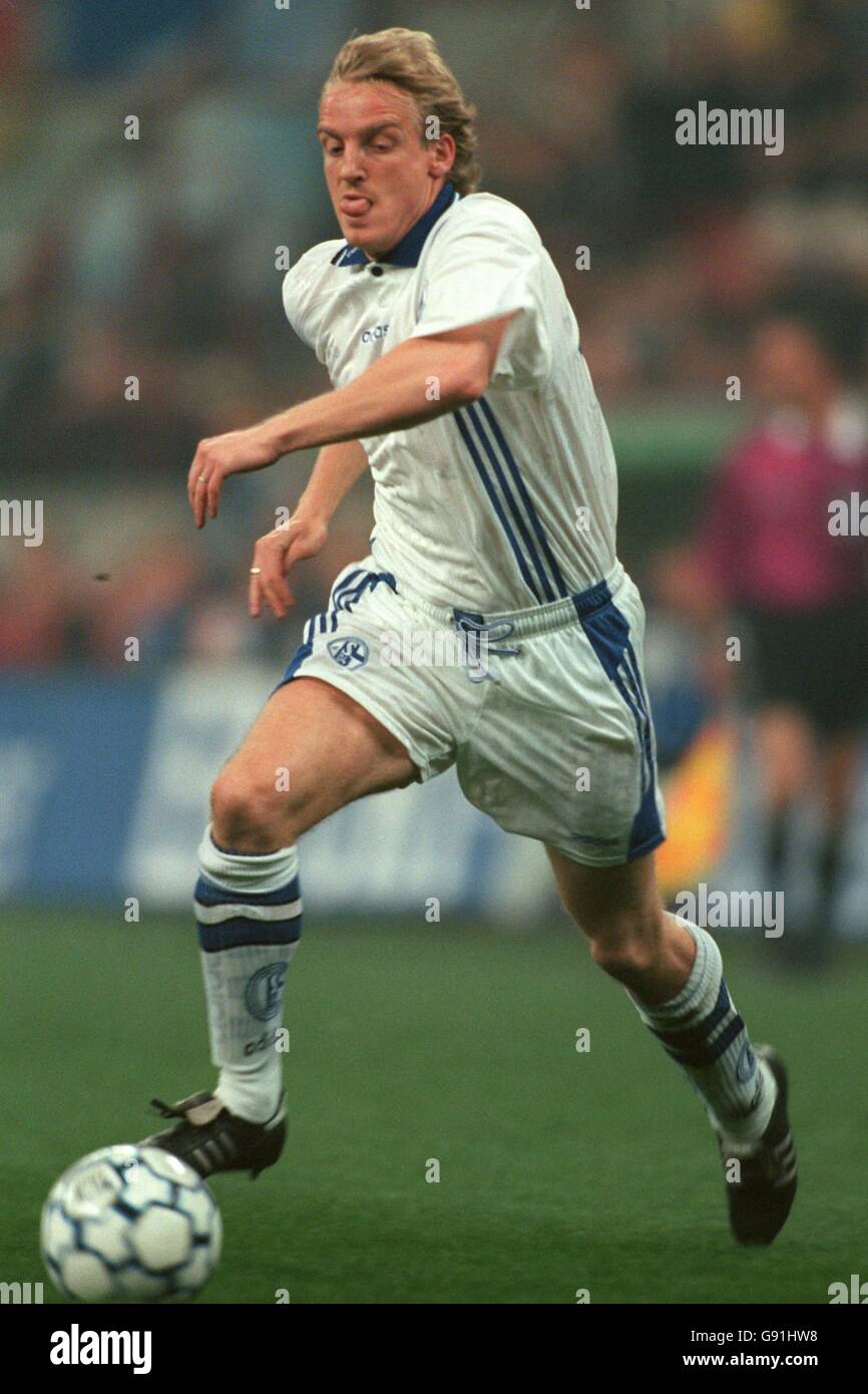 Schalke 04's Michael Buskens in action during the match Stock Photo - Alamy