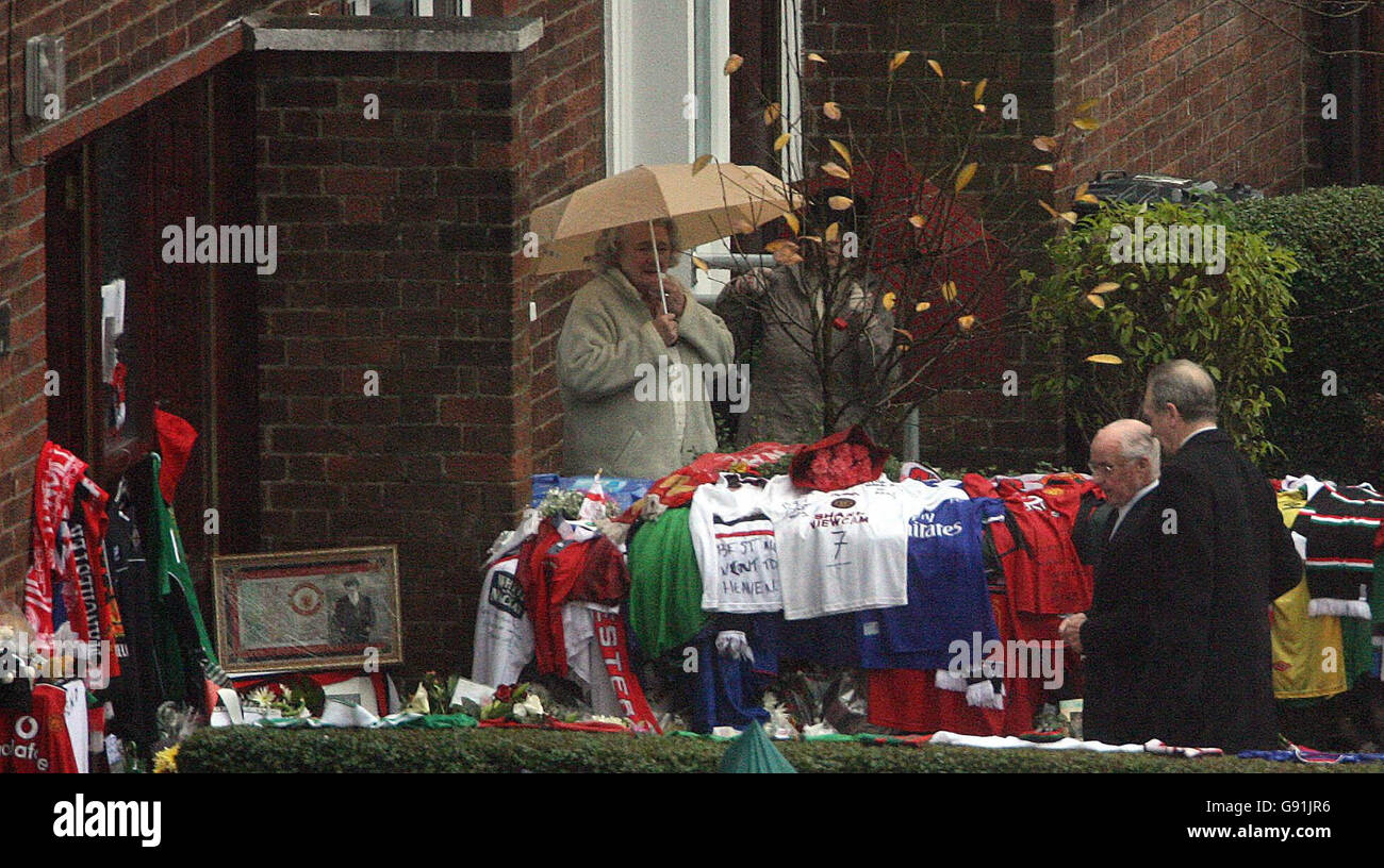 George bests father dickie walks through his front garden hi-res stock ...