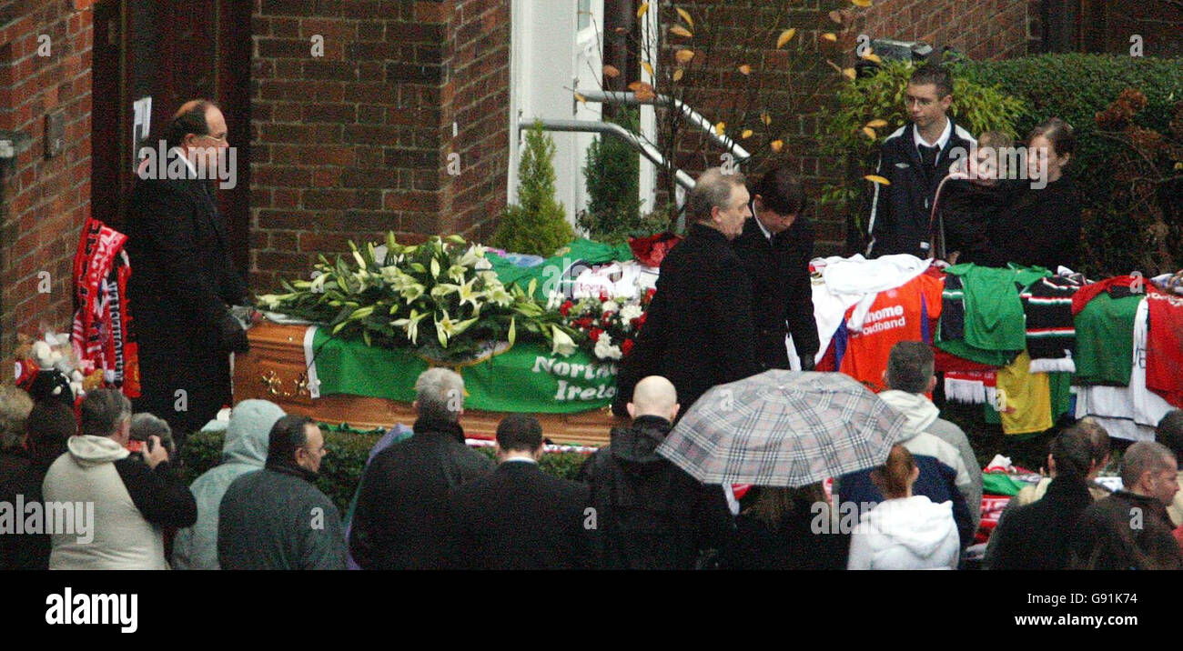 George best funeral hi-res stock photography and images - Alamy