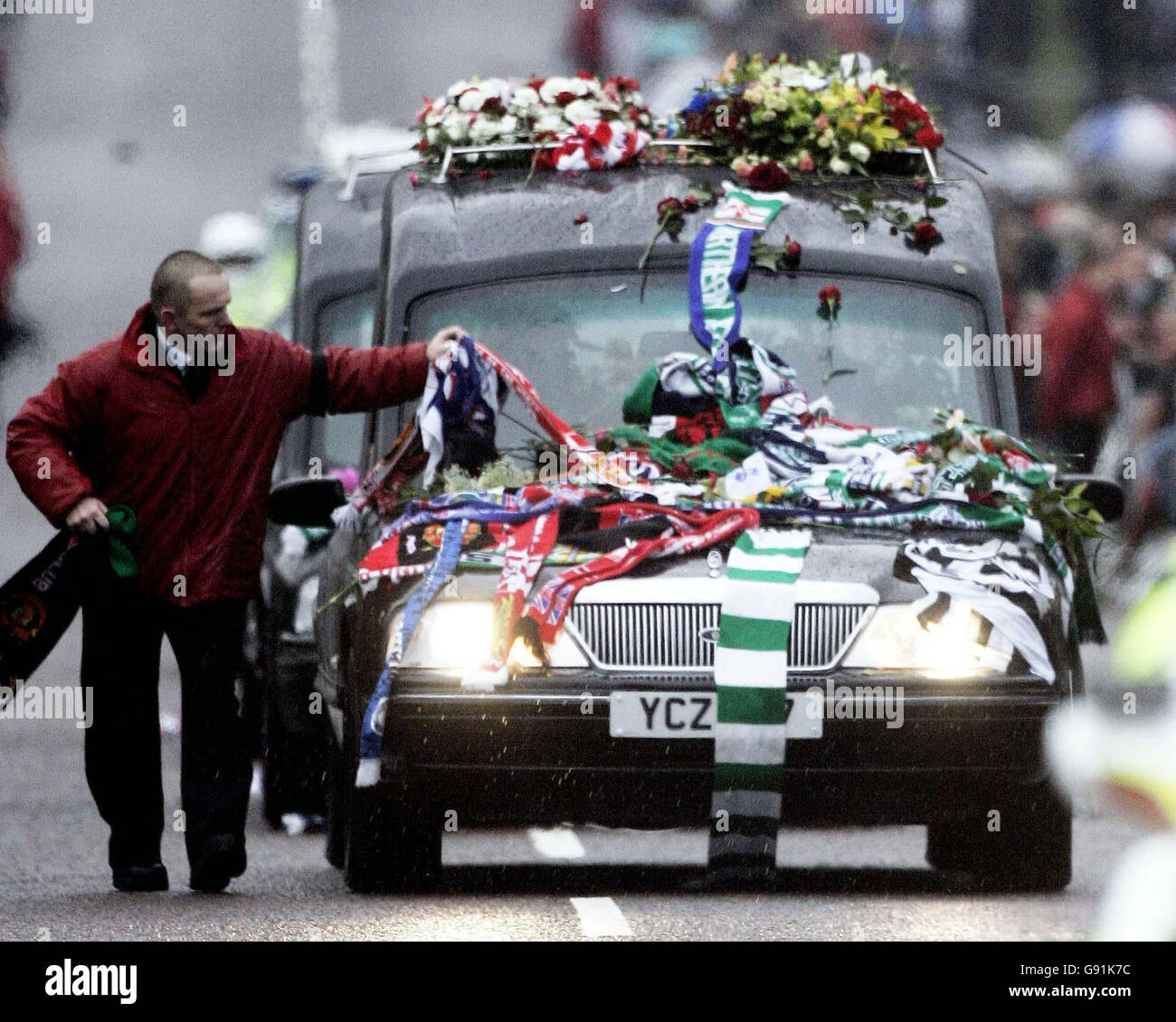 The George Best funeral procession drives up Prince of Wales Avenue as ...