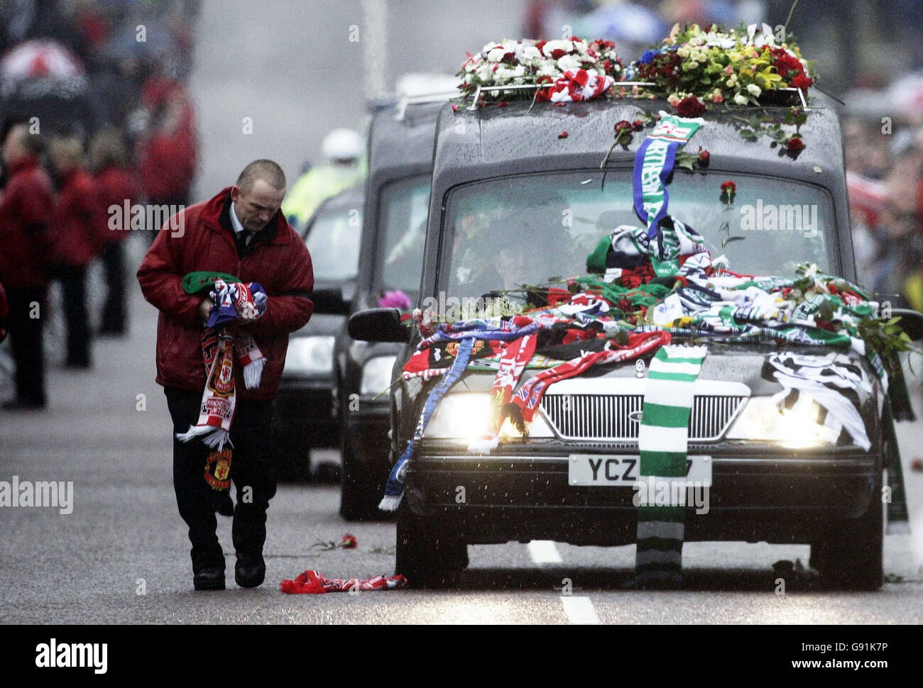 The George Best funeral procession makes its way to the Parliament ...