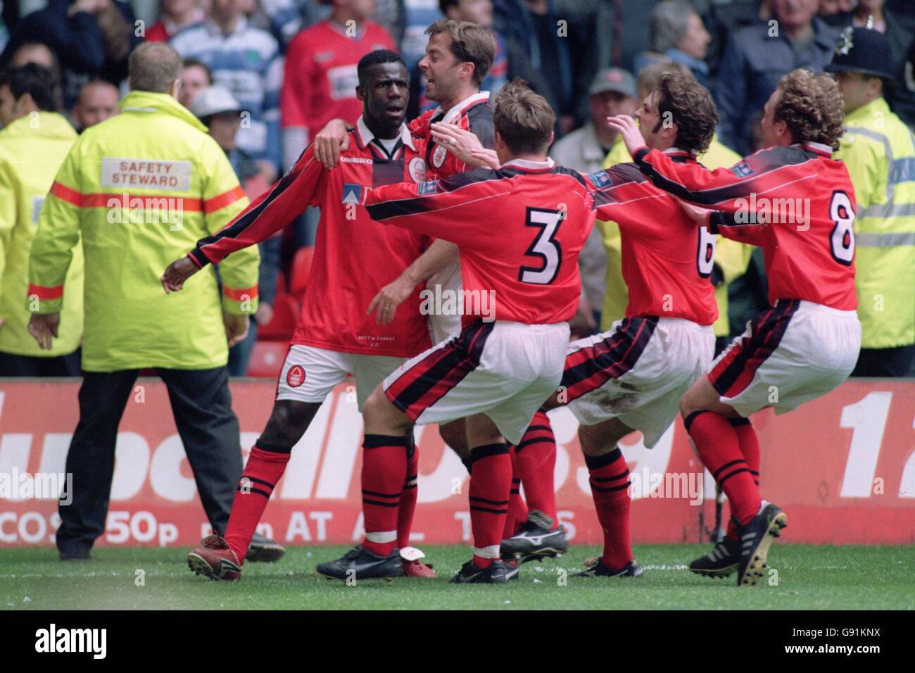 Chris Bart-Williams of Nottingham Forest celebrates with teammates ...