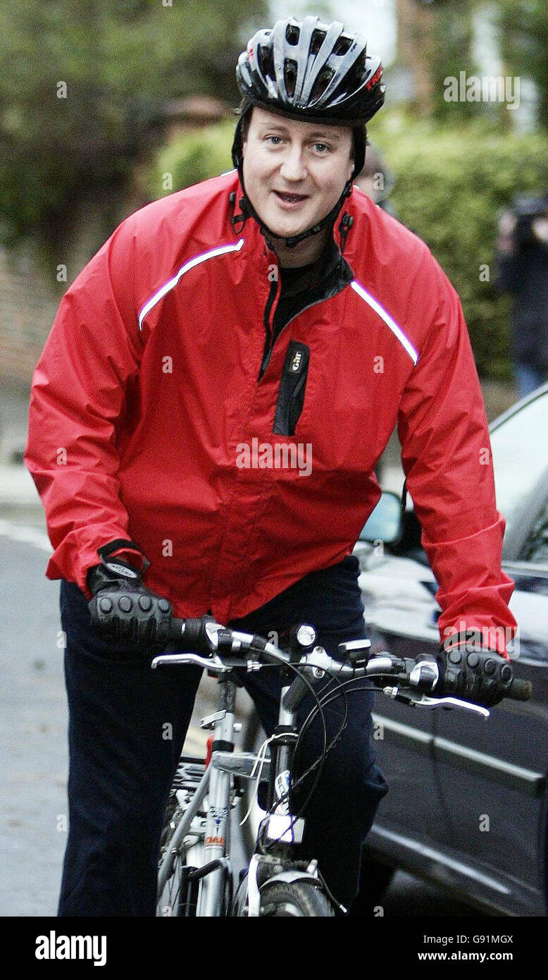 David Cameron bikes to work from his London home, ahead of the ...