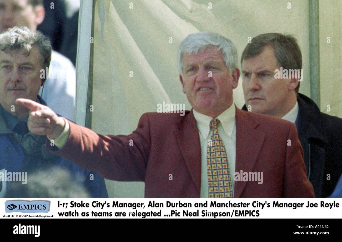 l-r Stoke City's manager Alan Durban (left) and Manchester City's ...